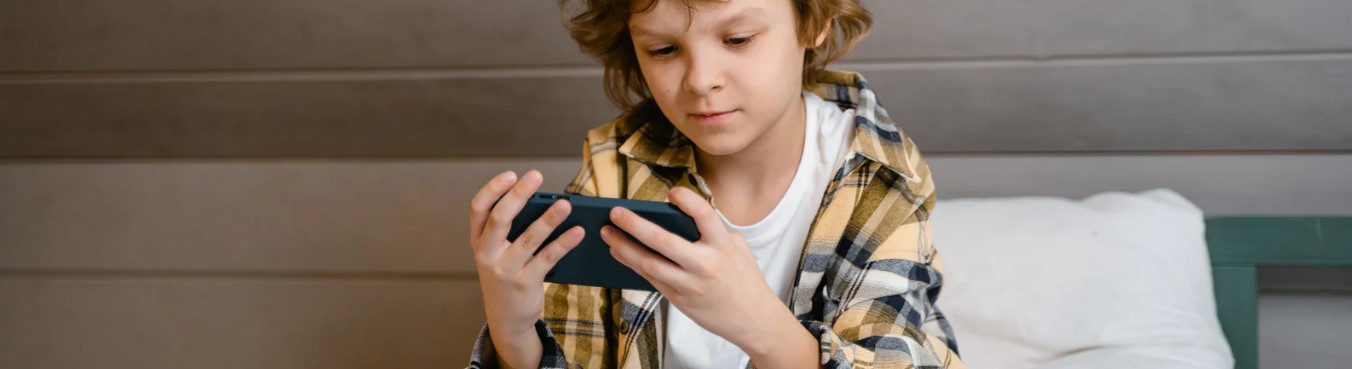 Scrolling into Slumber: The impact of electronic device usage on sleep ...